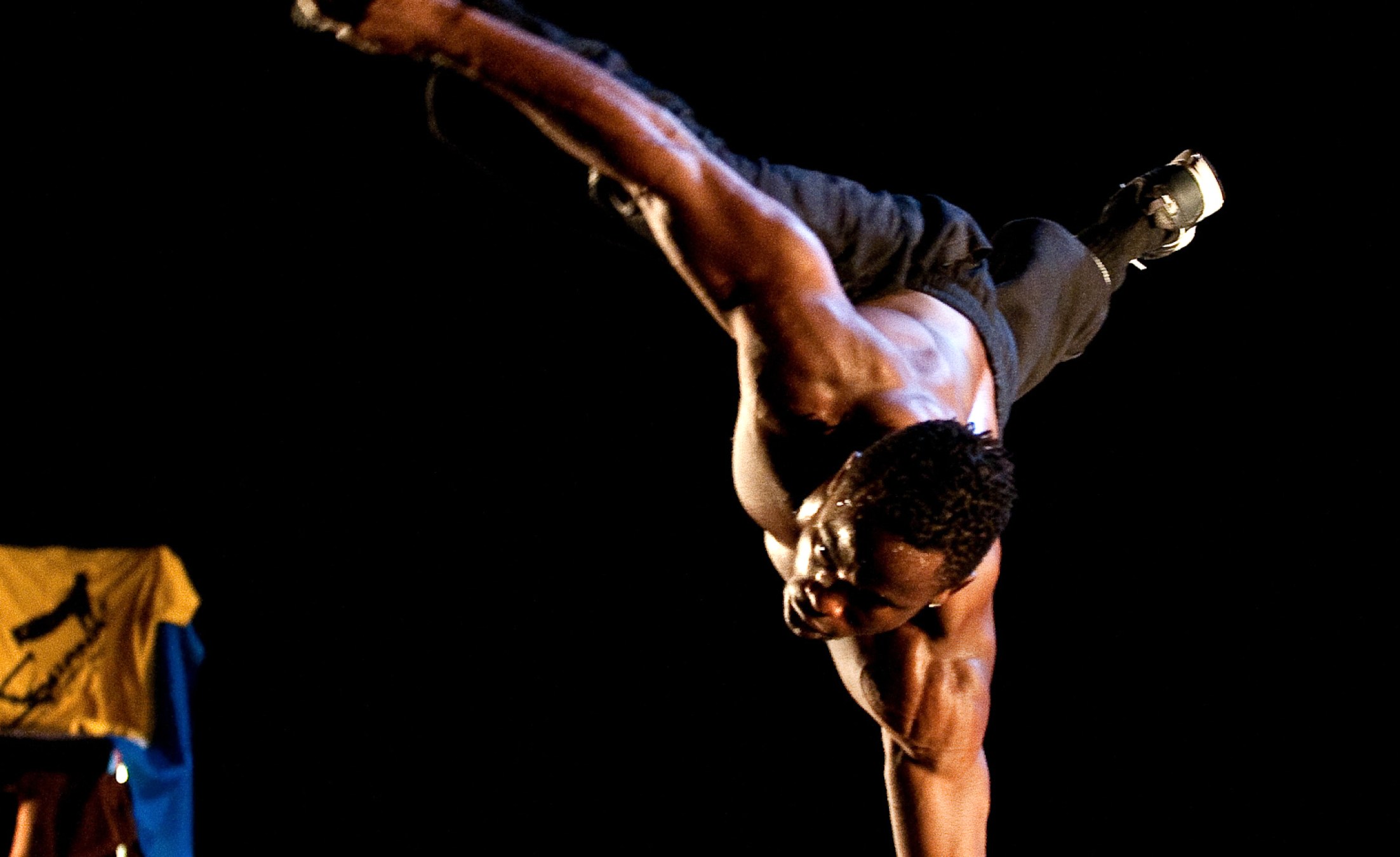 South Africa: Polio-Fighting Breakdancer Defies Gravity to Awe Crowds ...