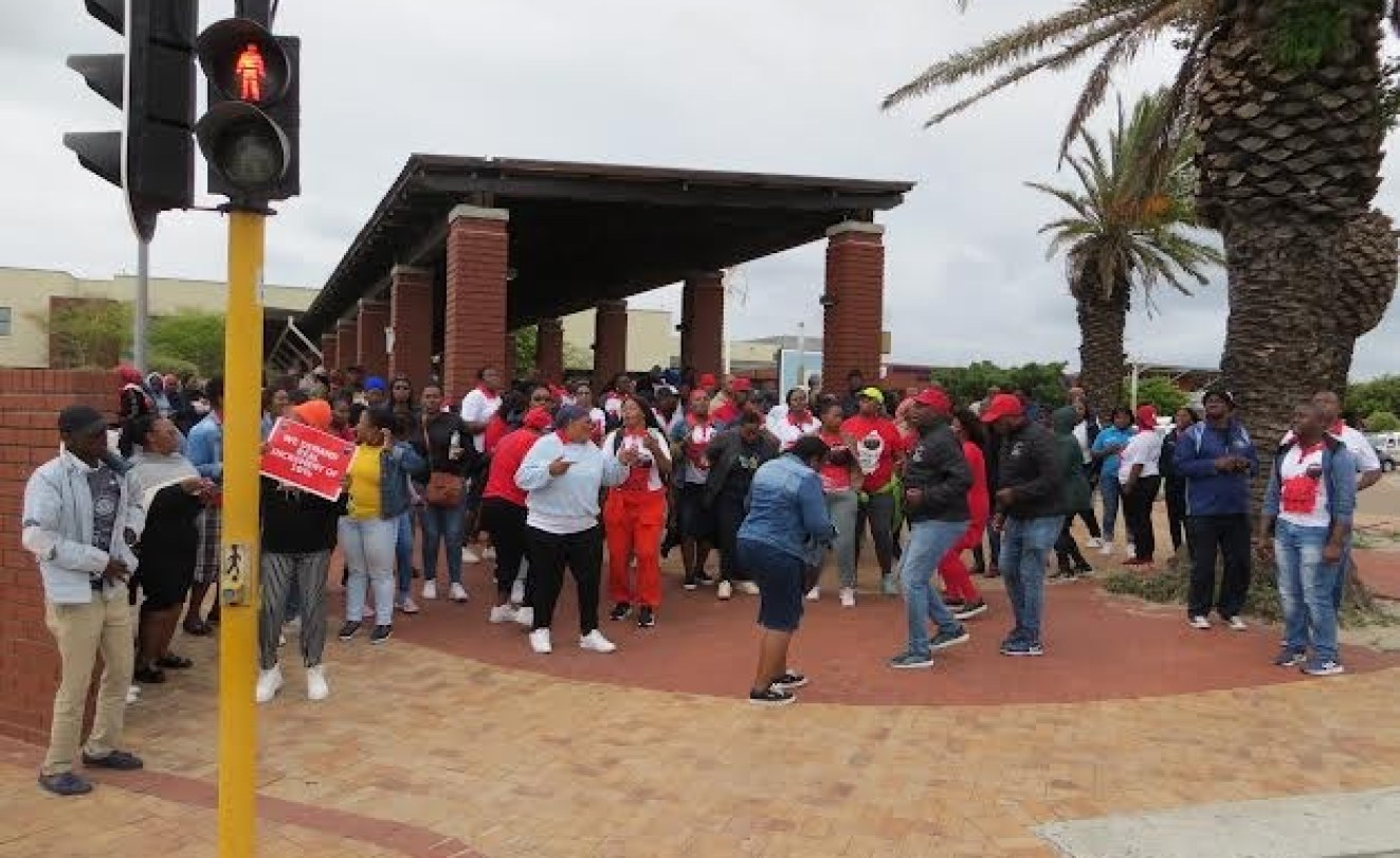 South Africa: People's Lives Are 'Not Our Responsibility' Says NEHAWU ...